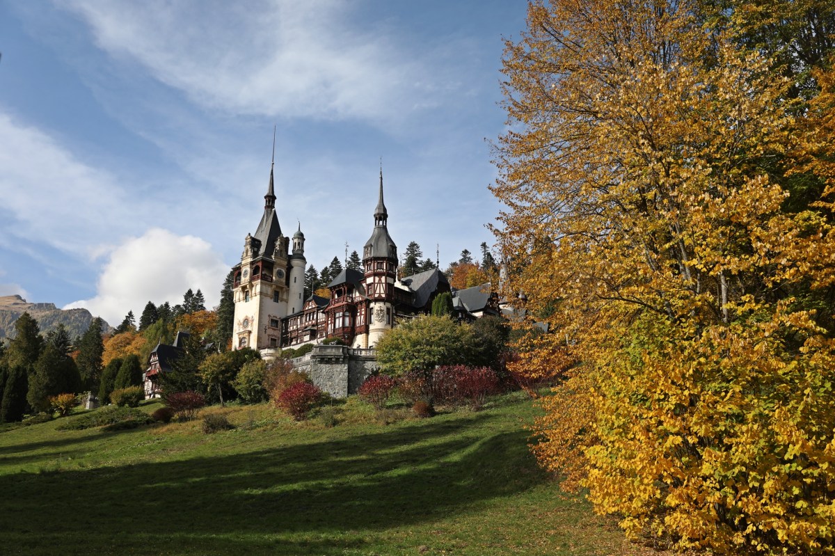Peleș and Pelișor Castles in Romania – Monkey's Tale