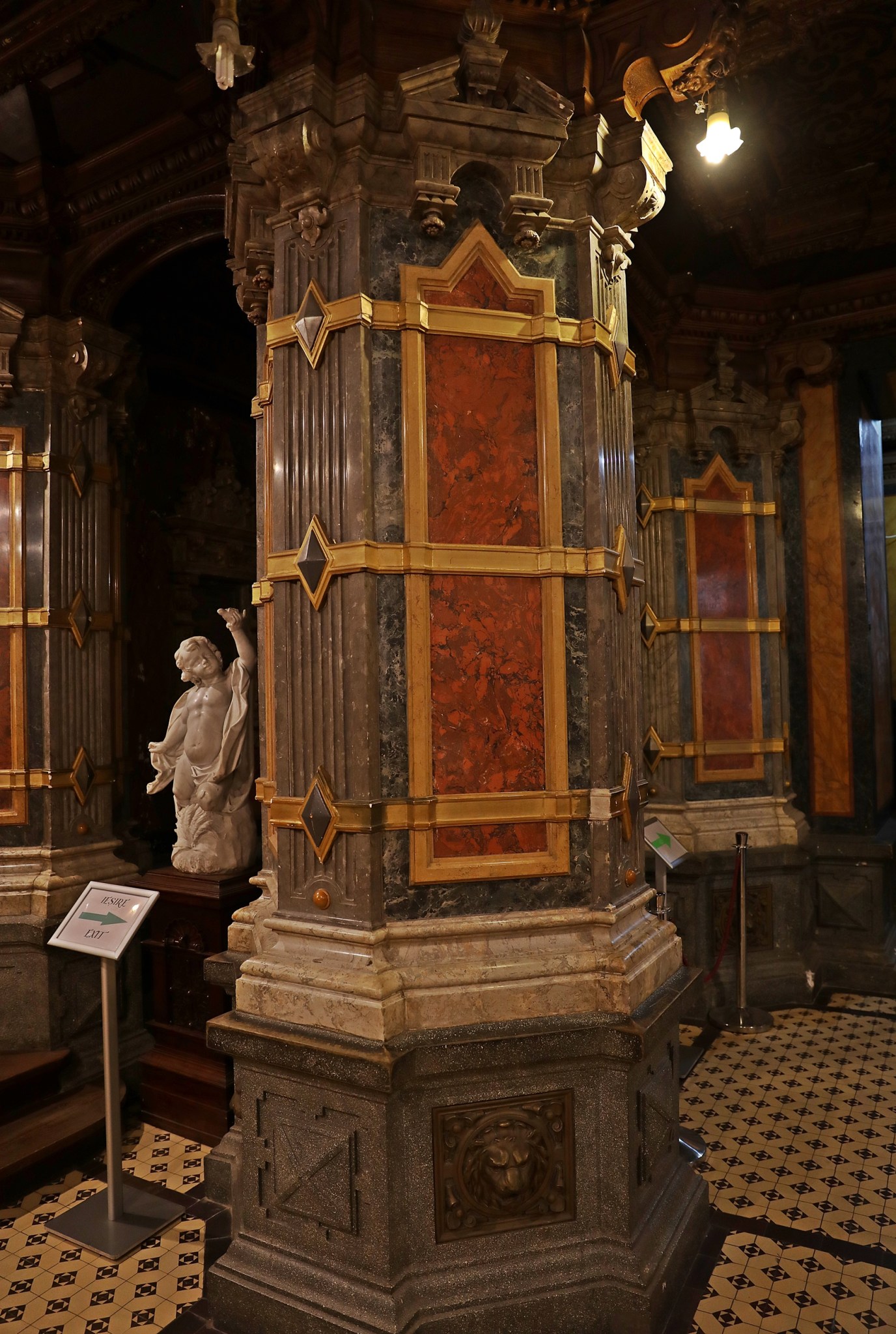 Peleș and Pelișor Castles in Romania – Monkey's Tale