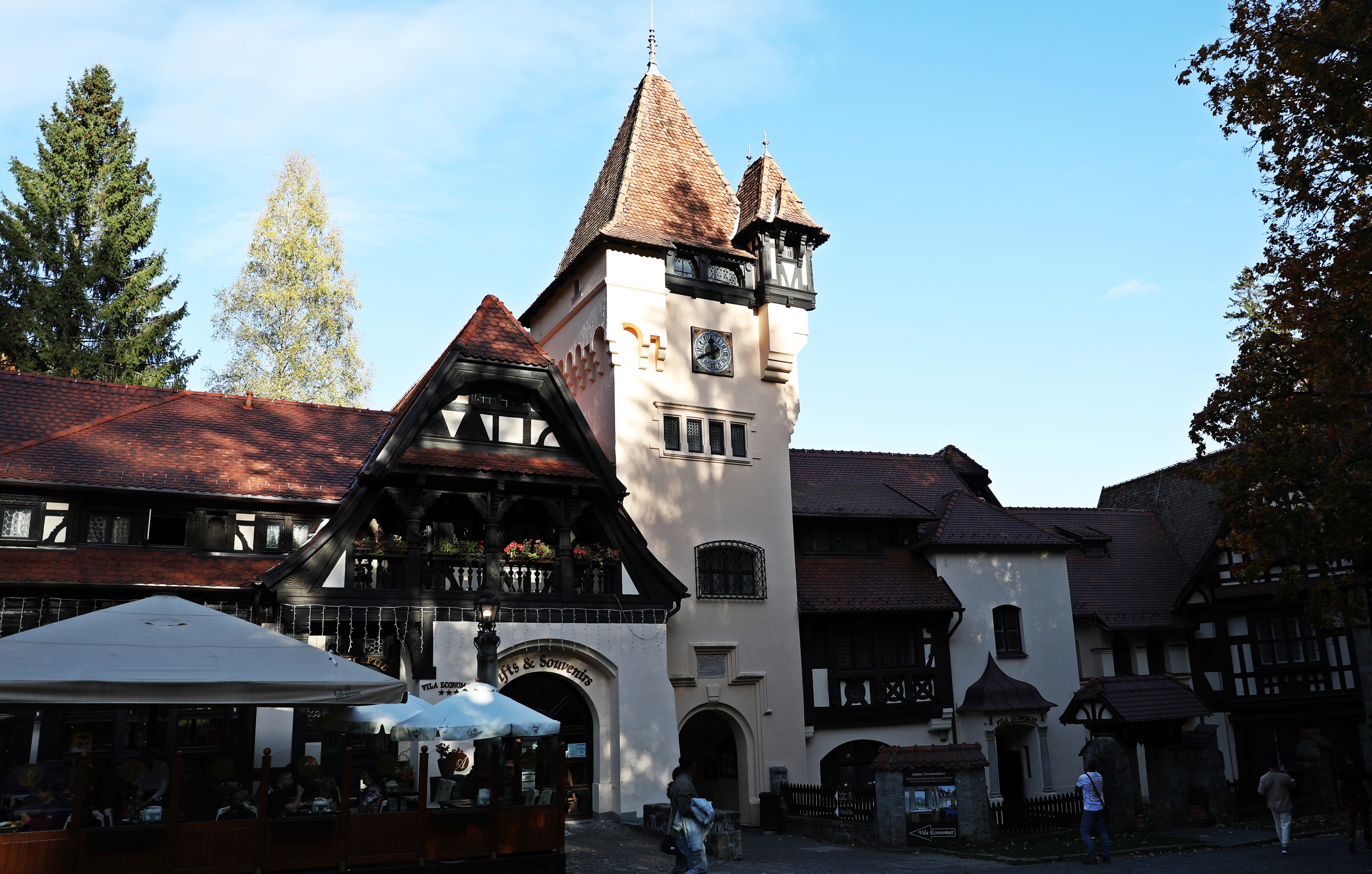 Peleș and Pelișor Castles in Romania – Monkey's Tale