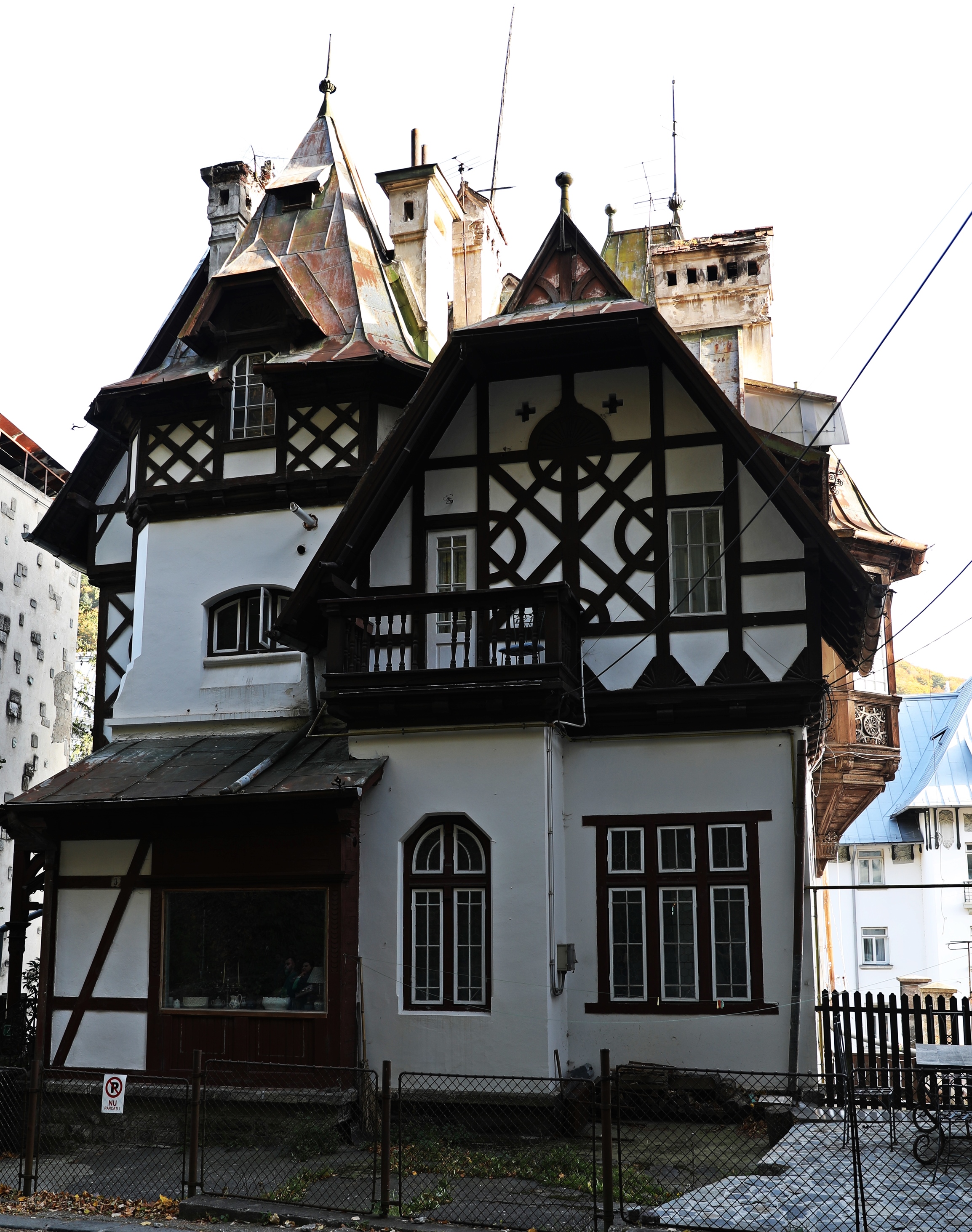 Peleș and Pelișor Castles in Romania – Monkey's Tale